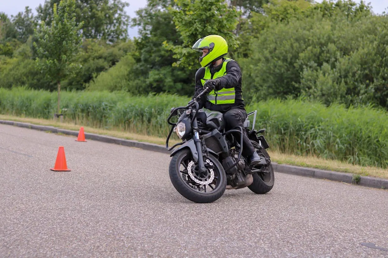 Eerste motorrijles bij Motorrijschool Braaf & Berg: dit kun je ...